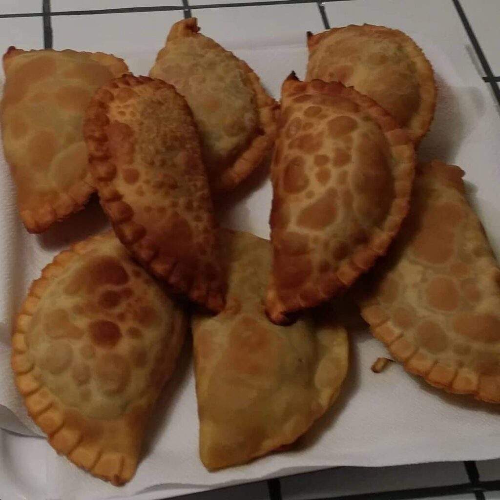Tipico rustico del messinese è condito con ...